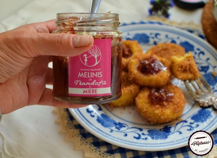 Boiled cottage cheese pancakes with breadcrumbs